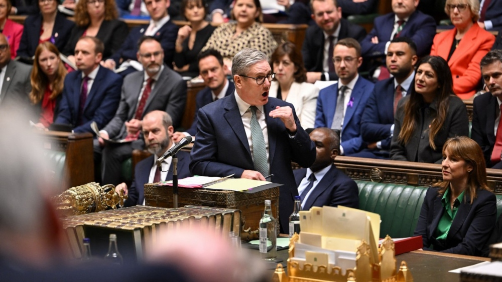 UK govt defends plan to limit refugee status